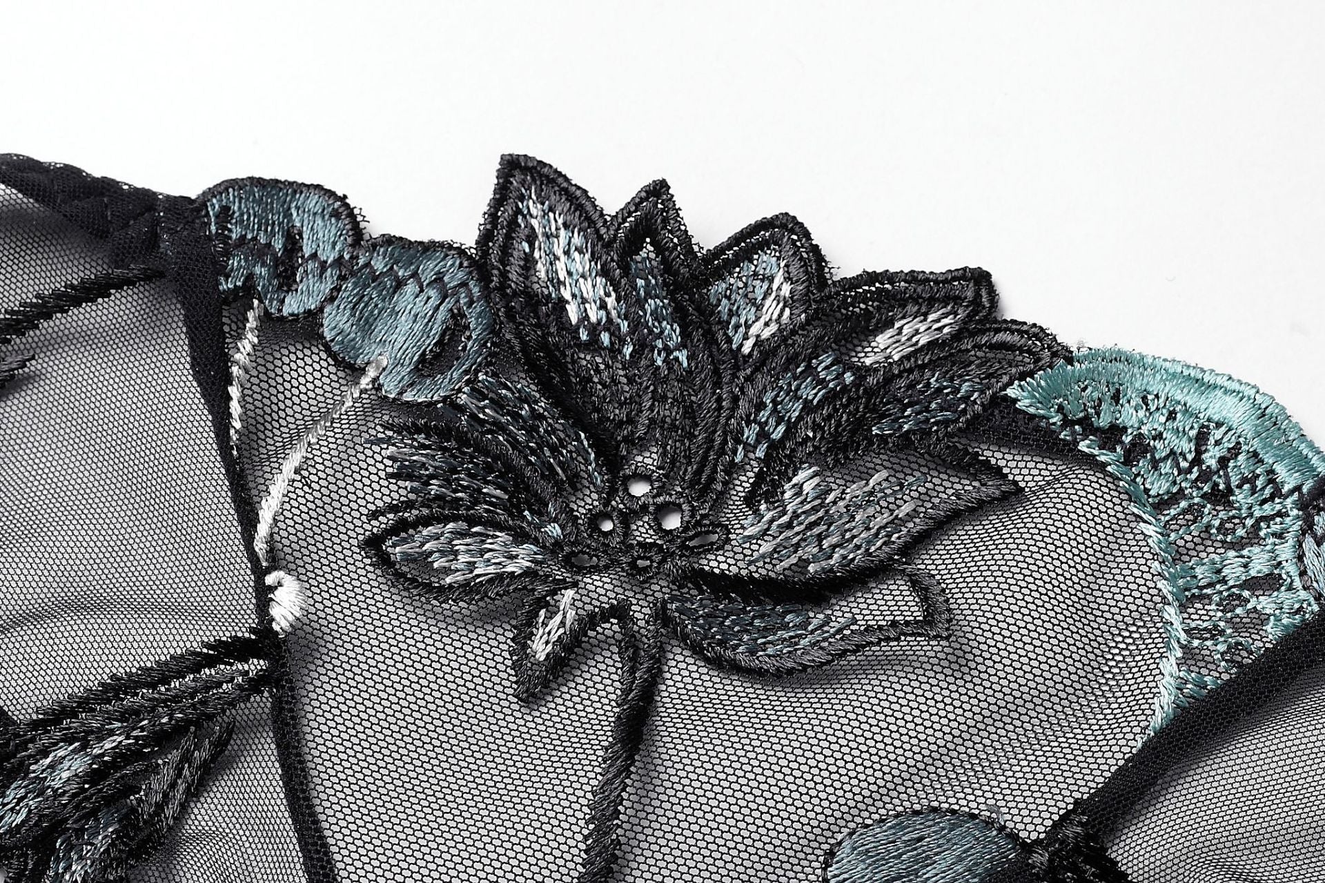 Années 60 Ensemble Soutien-Gorge et Culotte Brodé Cerise – Ma Penderie ...